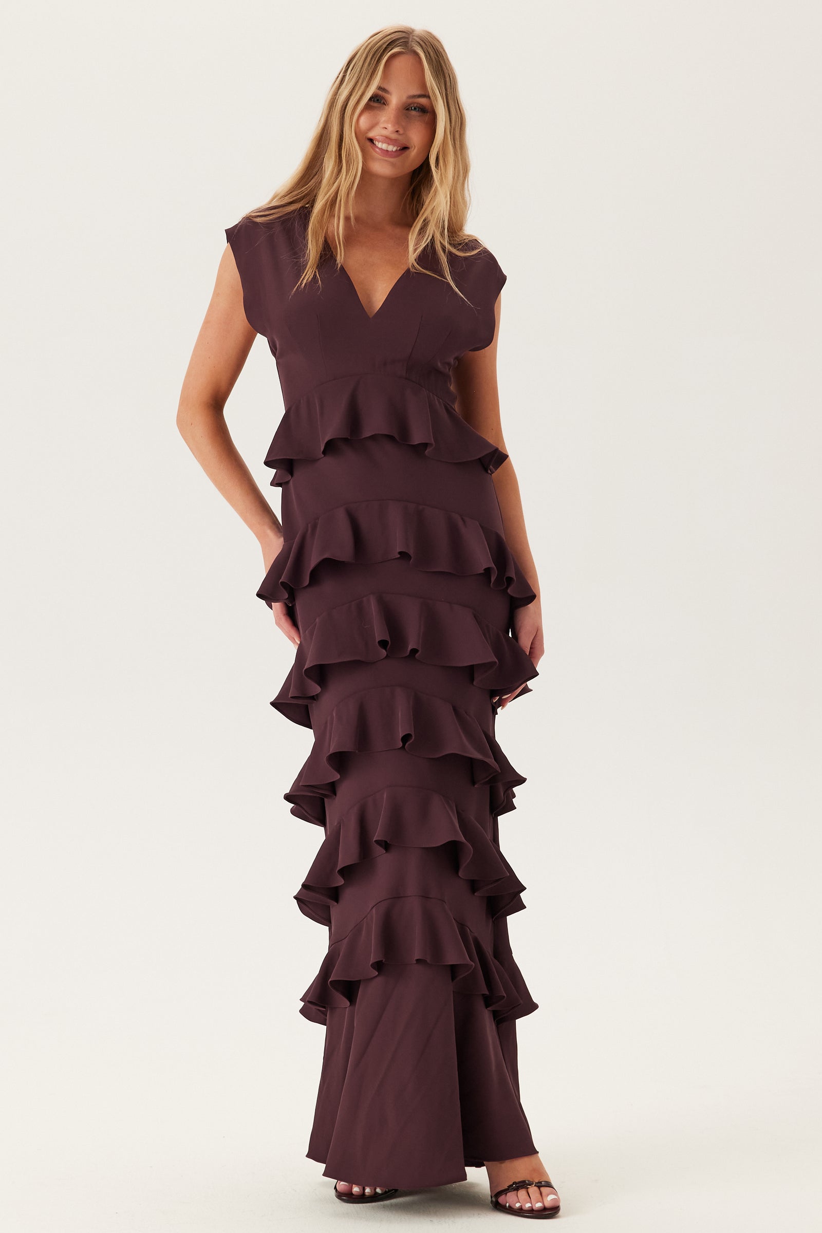 Bubbleroom occasion - Deep V-Neck Flounce Gown